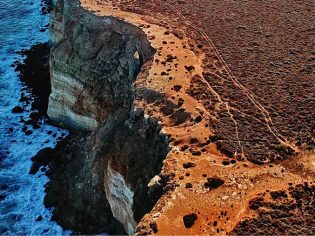 The Ultimate Guide to Driving the Nullarbor Plain: How, When, Stay & See