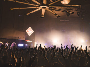 19 Best Cairns Pubs And Bars For A Night Out | Australian Traveller