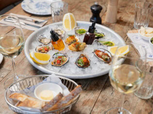 The 16 Best Bars In Byron Bay - Australian Traveller