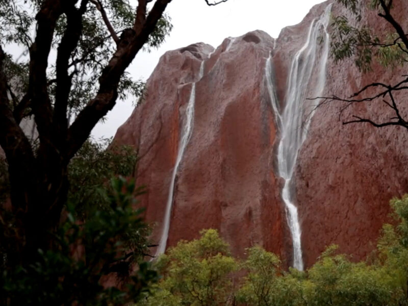 The best time to see Uluṟu is during a downpour. Here's why ...