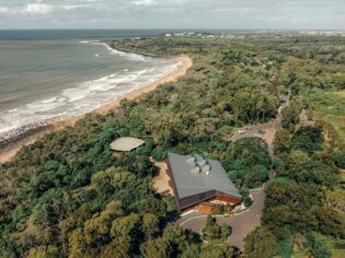 New Turtle Sands resort comes with a front-row turtle show